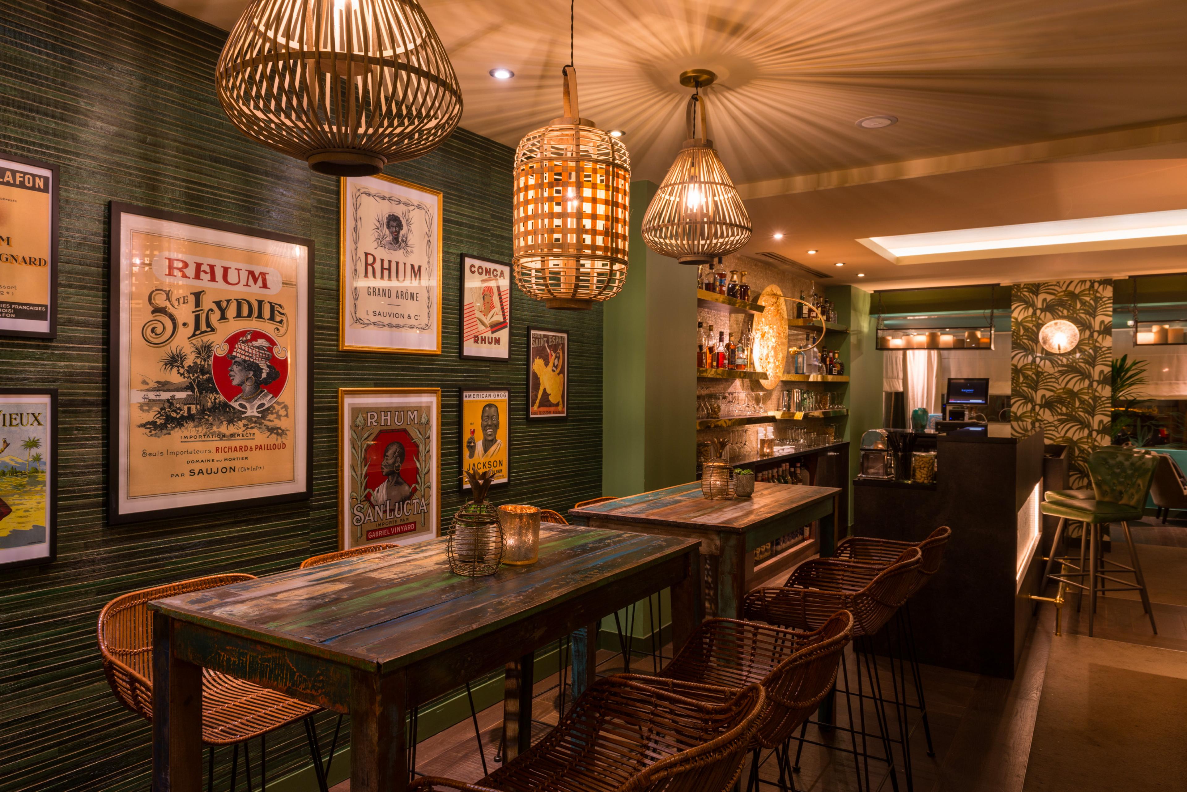 La Bourdonnais Paris | The Gloster Bar | Paris 7th District